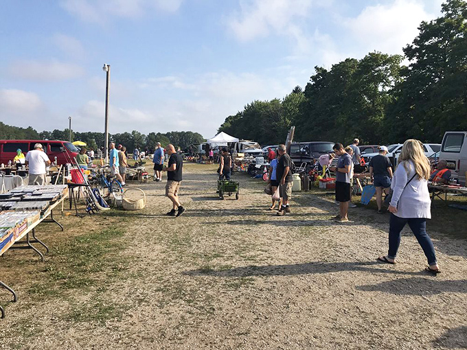 Armada's outdoor market transforms ordinary fields into a bargain hunter's playground. The tent city rises with the summer sun!