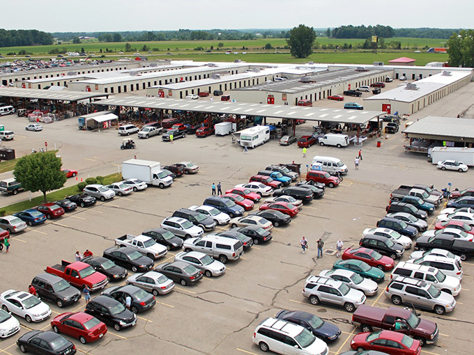 Caesar Creek's weekend magic transforms ordinary fairgrounds into a bargain hunter's paradise every Saturday and Sunday.