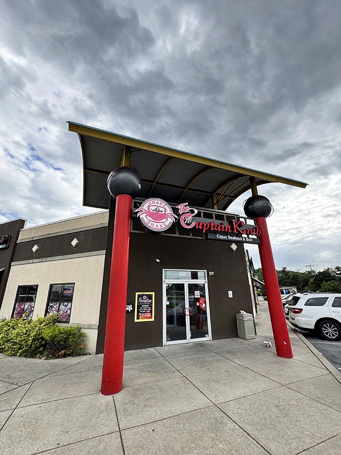 Captain Krab: Those bold red pillars stand like exclamation points announcing "Serious Seafood Ahead!" The modern building houses traditional cajun boils.
