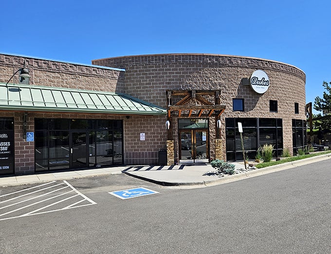 Duke's curved stone exterior stands out like a well-dressed gentleman at a casual party. Suburban steakhouse perfection awaits.