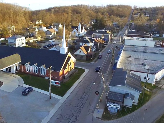 This peaceful town square looks like Norman Rockwell decided to paint his perfect American dream.