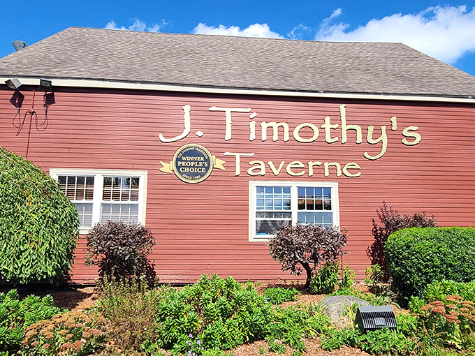 Red barn charm with decades of character - this taverne has been perfecting comfort food forever.