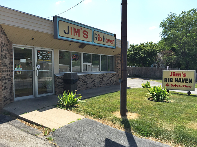Jim's Rib Haven looks like the neighborhood spot where everyone knows your name and your favorite rib order too.