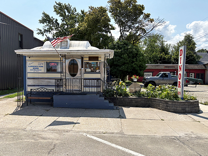 The Lawrence Park Dinor might be tiny, but like the best character actors, it delivers a performance bigger than its size.