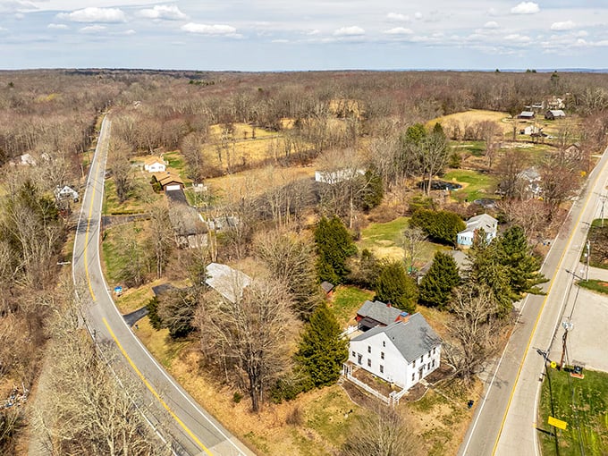 Rural charm meets affordable living in Lisbon's peaceful countryside. Those winding roads lead to retirement bliss, not budget stress!