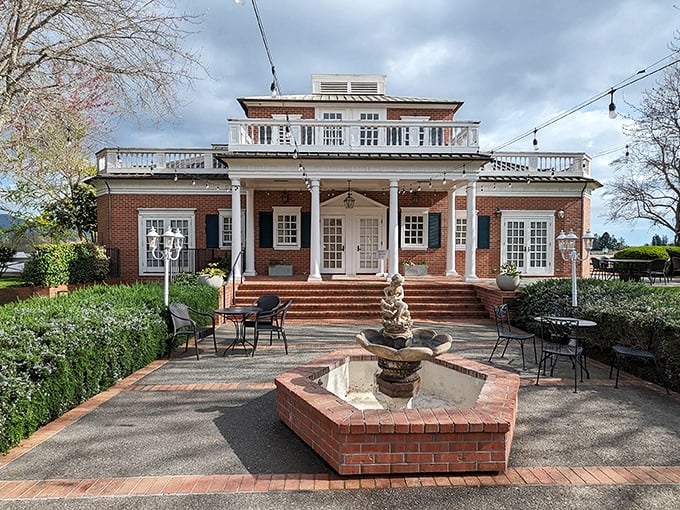 Jefferson would approve! This Napa Valley replica of Monticello brings a touch of presidential class to wine country.