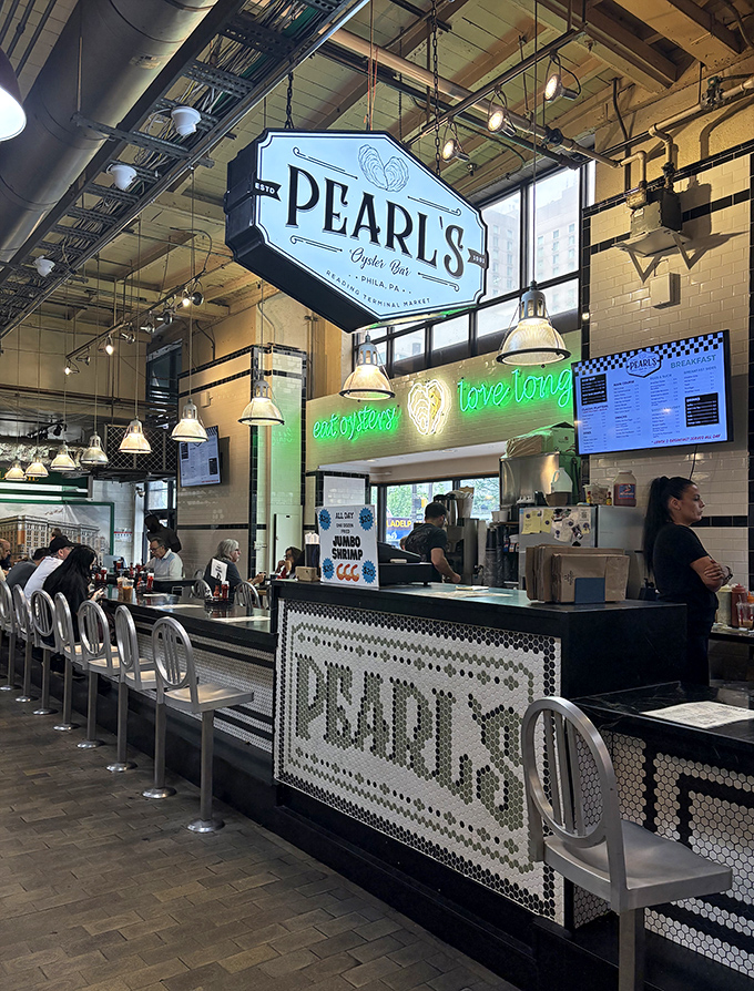 Pearl's Oyster Bar brings the raw bar experience to Reading Terminal Market's bustling food paradise.
