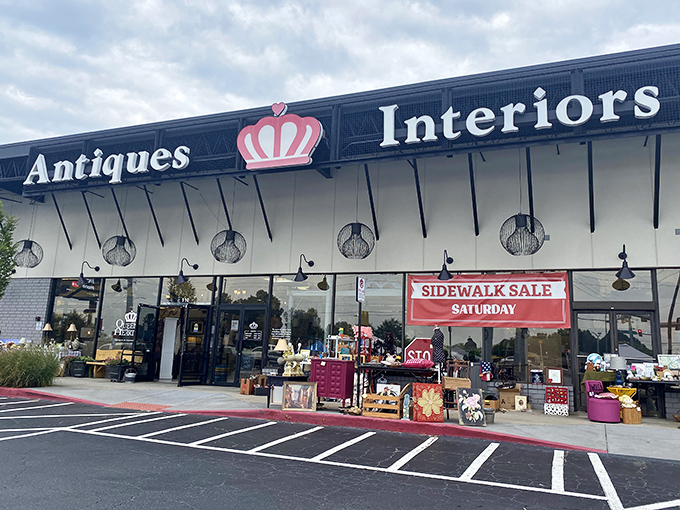 Marietta's Queen of Hearts location brings sidewalk sales and royal treatment to eager shoppers.