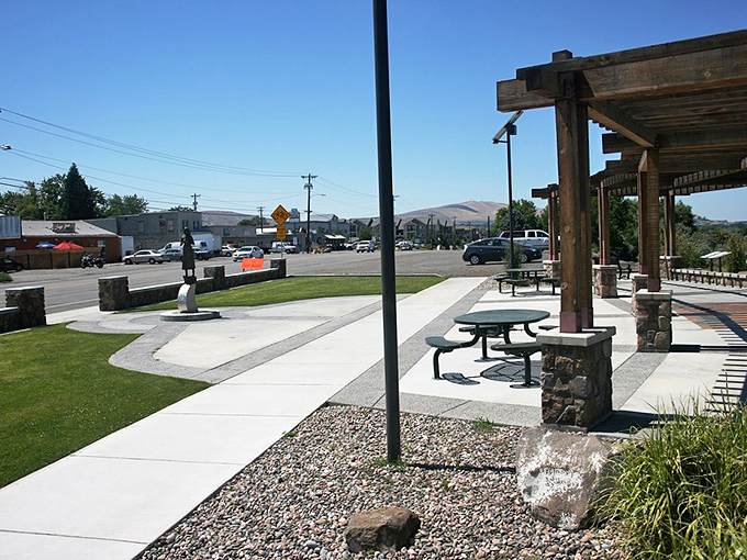 Richland's downtown clock keeps perfect time for perfect deals, ticking away savings all day long.