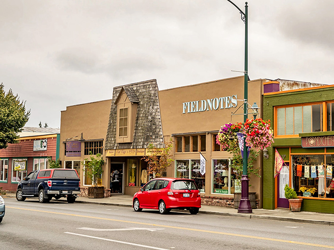 Sunshine and small-town charm blend beautifully in this Olympic Peninsula community that feels like paradise.