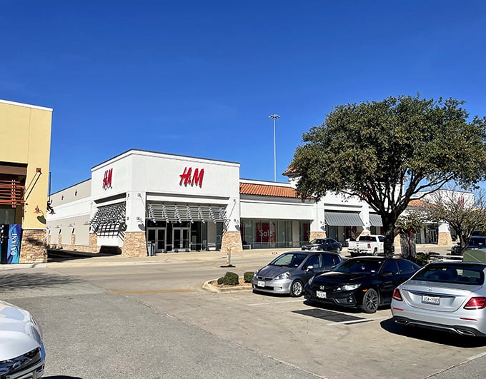 Swedish fast fashion meets Texas charm in this sleek storefront that makes affordable style look absolutely effortless and inviting.