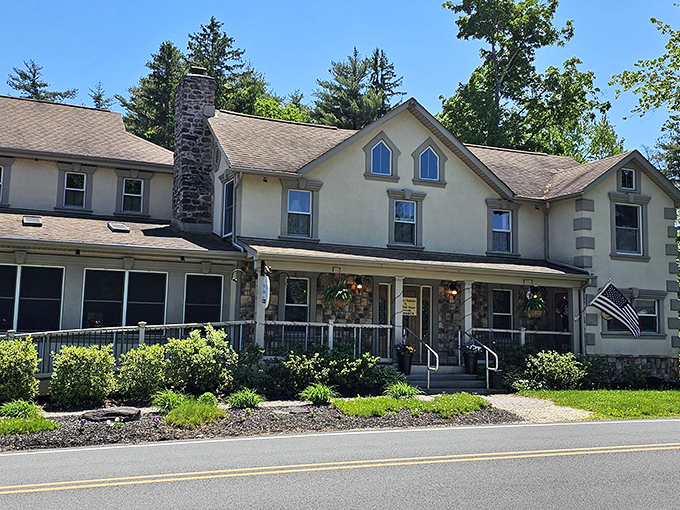 The Frogtown Chophouse looks like the cozy country home where seafood goes for special occasions.