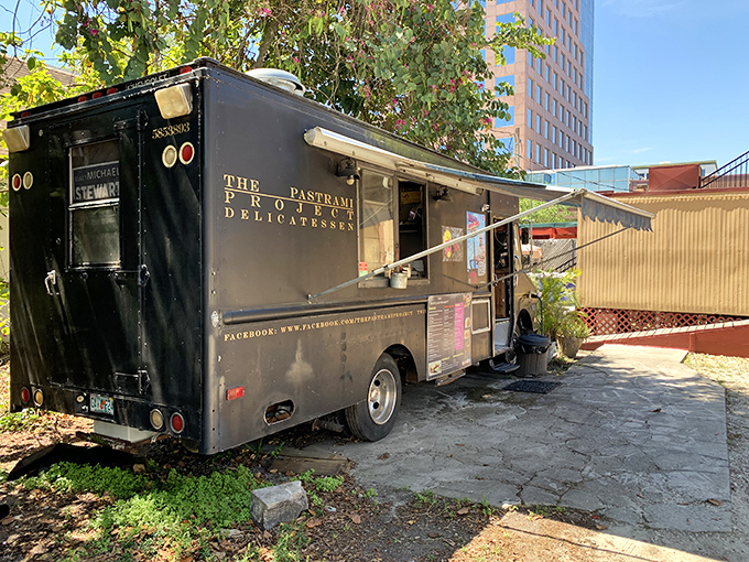 Food truck excellence! Who needs walls when you've got wheels and world-class pastrami? 