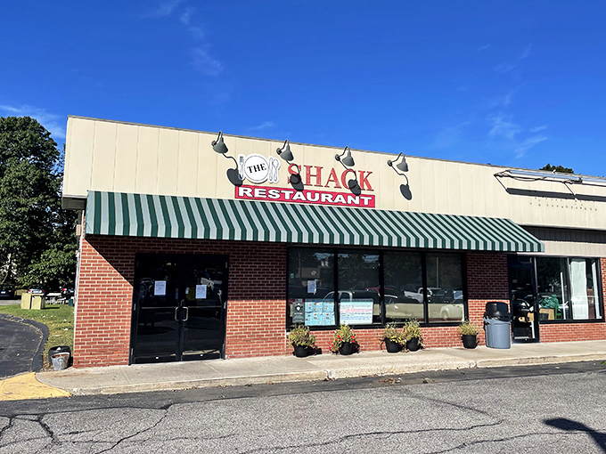 Brick and green awnings signal serious comfort food ahead for East Lyme breakfast seekers.
