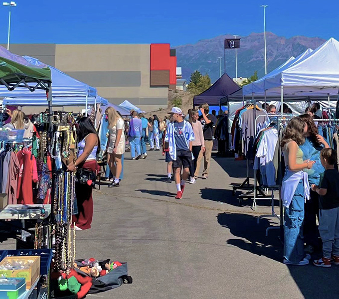 Open skies and open wallets create the perfect storm for bargain hunters in this sprawling outdoor paradise.