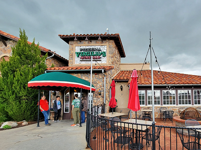 Tuscan villa vibes and red tile roofs transport pizza lovers to Italian countryside bliss.