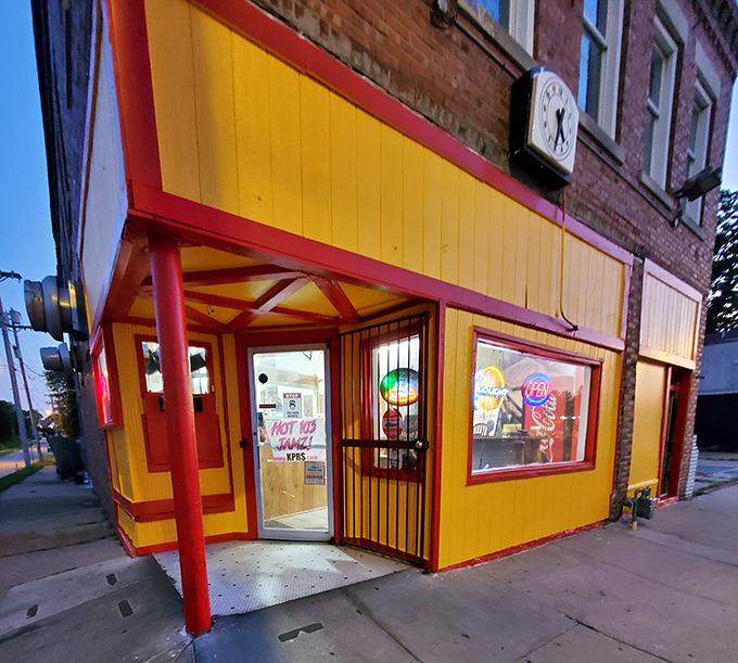 Wilson's vibrant yellow building is like a pizza sunshine in Kansas City. Happiness comes in cardboard boxes!