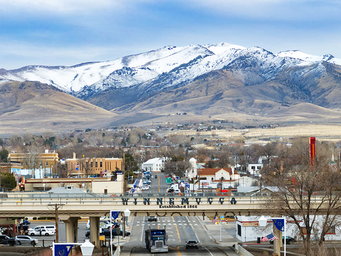 Downtown Winnemucca proves that good things come in small, mountain-framed packages. 