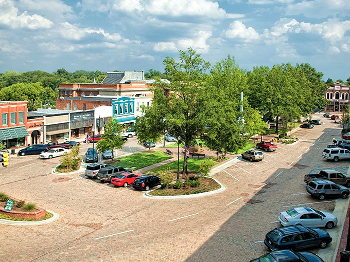 The heart of Abbeville hasn't changed much since the 1800s. That courthouse has seen more drama than a season of Law & Order.