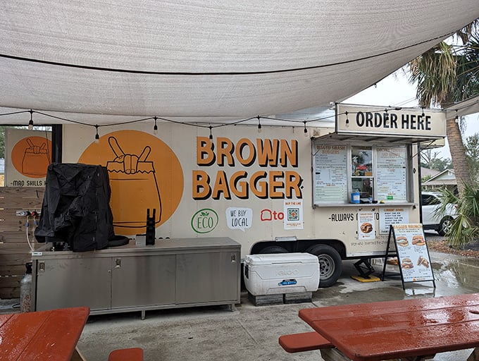 Orange logo, eco-friendly mission, and burgers that'll make you weak in the knees. This food truck knows what matters.