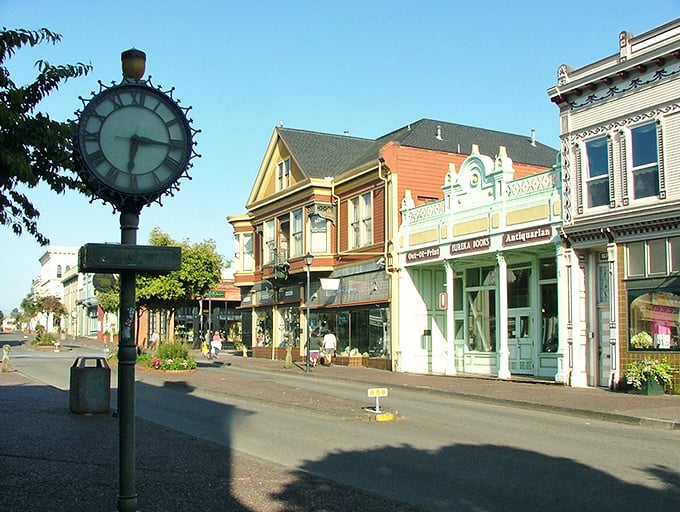 These ornate "painted ladies" prove that living near the ocean doesn't require selling your firstborn child.