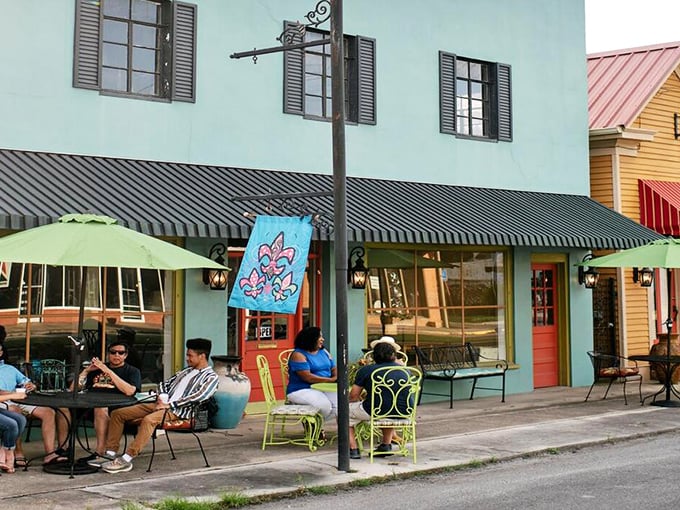 Outdoor caf&eacute;s in Franklin invite leisurely afternoons without the premium prices of bigger cities &ndash; coffee and conversation, budget-approved.