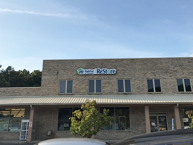 This Hurricane location's spacious exterior hints at the furniture treasures waiting inside those doors. 