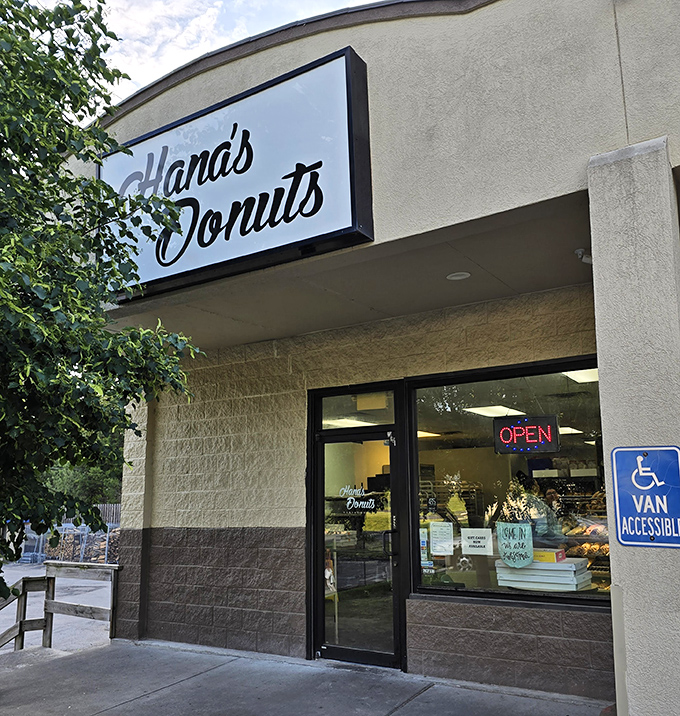 Hana's understands that sometimes simple elegance creates the most memorable sweet experiences.