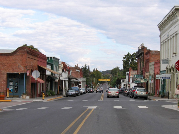 Jacksonville&rsquo;s historic Main Street captures the charm of Oregon&rsquo;s gold rush era, where red-brick buildings and old storefronts tell stories of a bygone boomtown.