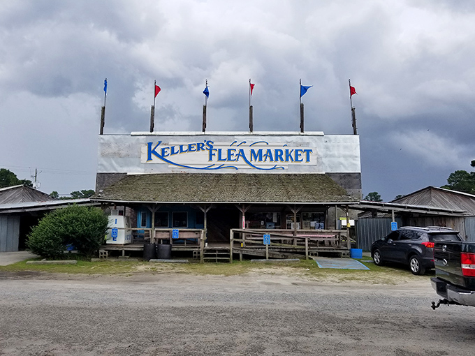 A market with its own skyline. Keller's distinctive profile stands ready to welcome another weekend of wheeling and dealing.