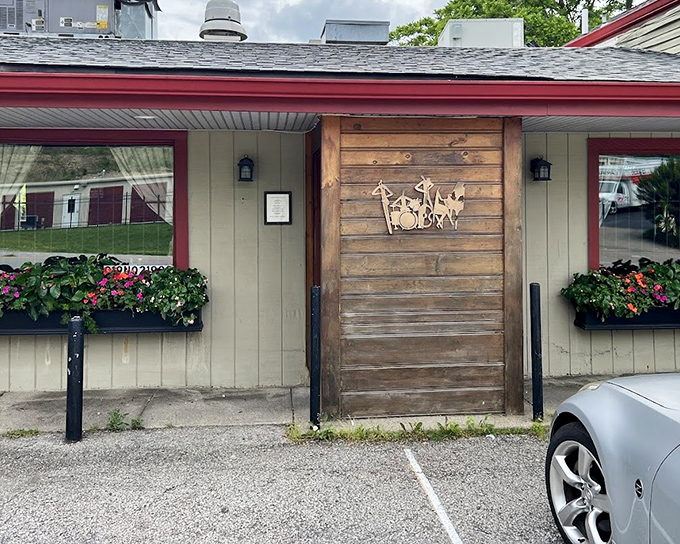 Sometimes the best Cajun cooking hides behind the most charming doors &ndash; this is one of those magical times.