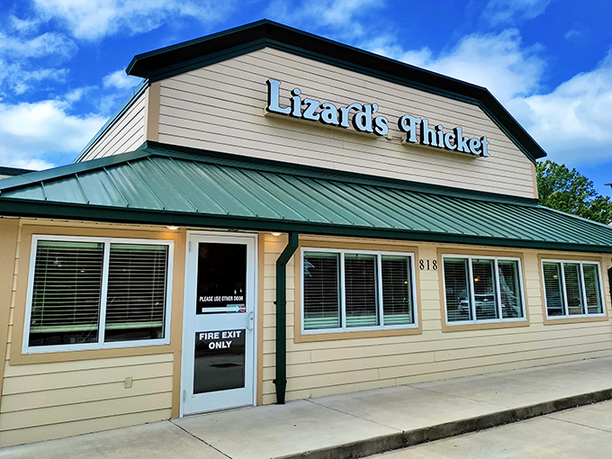 Blue skies and comfort food&mdash;Lizard's Thicket serves up Southern classics under that distinctive green roof.