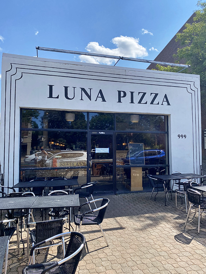 West Hartford's Luna Pizza proves that sometimes the best things come in simple, elegant packages.