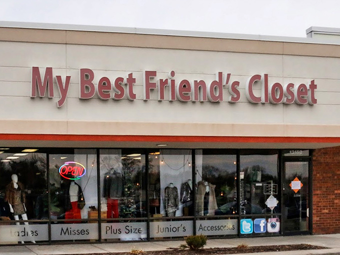 Those big windows offer glimpses of style waiting inside, proving thrift shopping can be chic without breaking the bank.