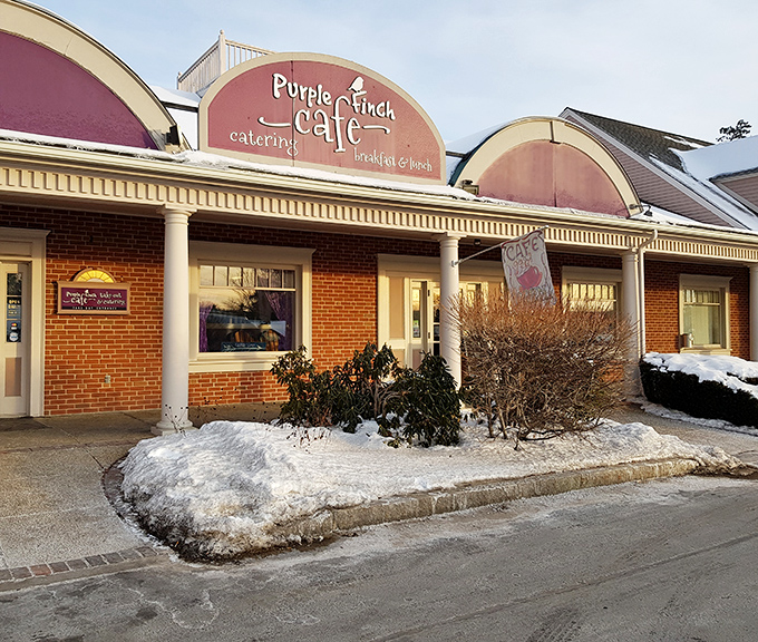 Even winter can't dim the warm glow of this café, where nutritious breakfast dreams come true year-round.