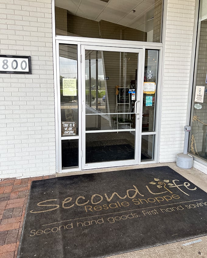 The welcoming entrance mat says it all: "second hand goods, first hand savings" - a thrifter's motto worth living by.