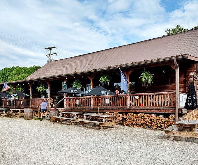 Those wooden tables and rustic charm make every meal feel like a special mountain getaway.