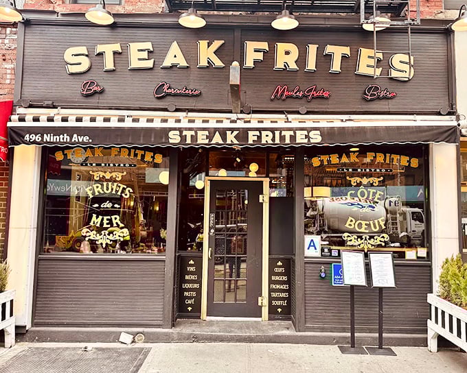 Manhattan meets Paris on this corner, where the steak-frites tradition gets the respect and deliciousness it truly deserves.