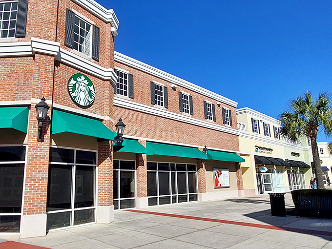 Starbucks and palm trees create the perfect combination for caffeinated shopping adventures in Southern style.