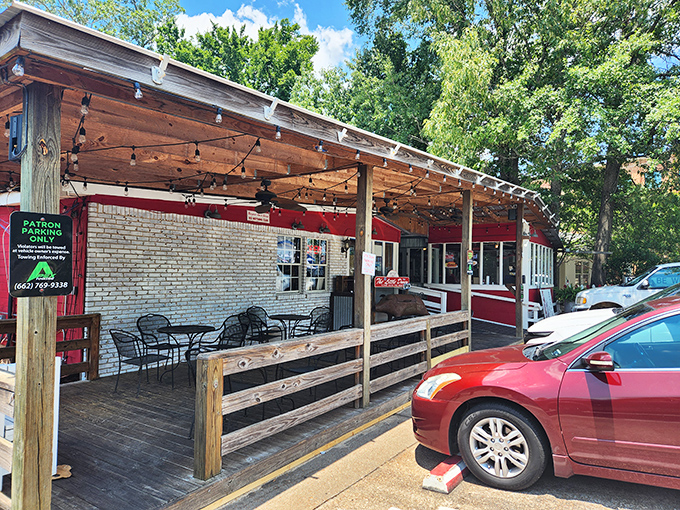Simple, honest architecture that says "we're here to feed you well" without any unnecessary fancy flourishes.