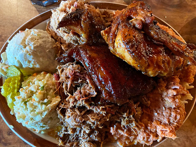 This platter tells the story of Georgia in edible form—where hash, slaw, and perfectly smoked meat create a harmony of flavors.
