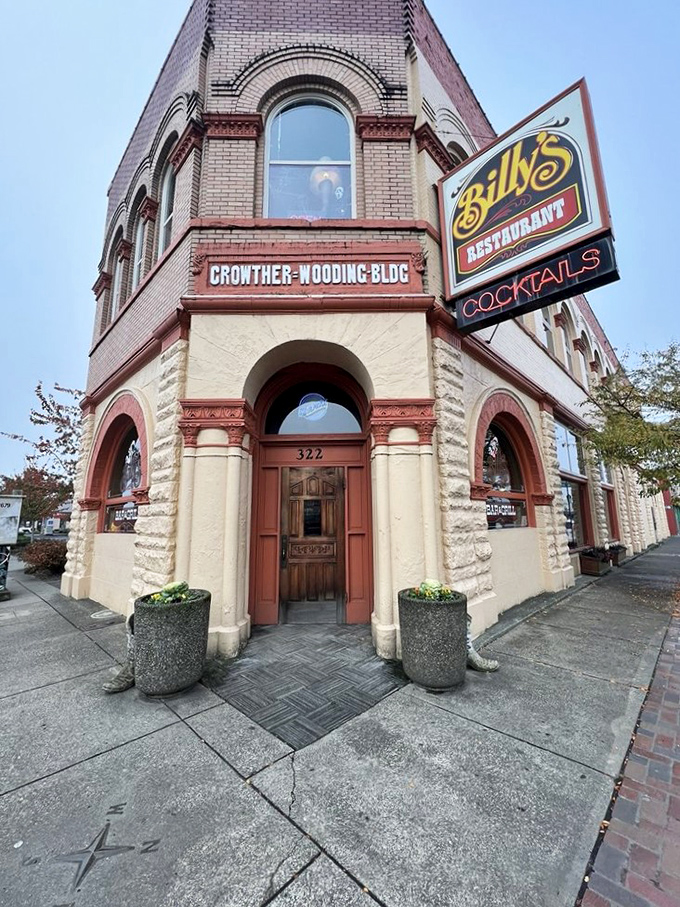 Billy's Bar & Grill sits in the Crowther-Wooding Building, combining historic charm with the promise of honest, satisfying food.