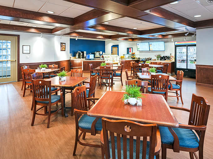 This charming caf&eacute; serves up comfort food and camaraderie in equal measure, where regulars have their "usual" and newcomers become friends.