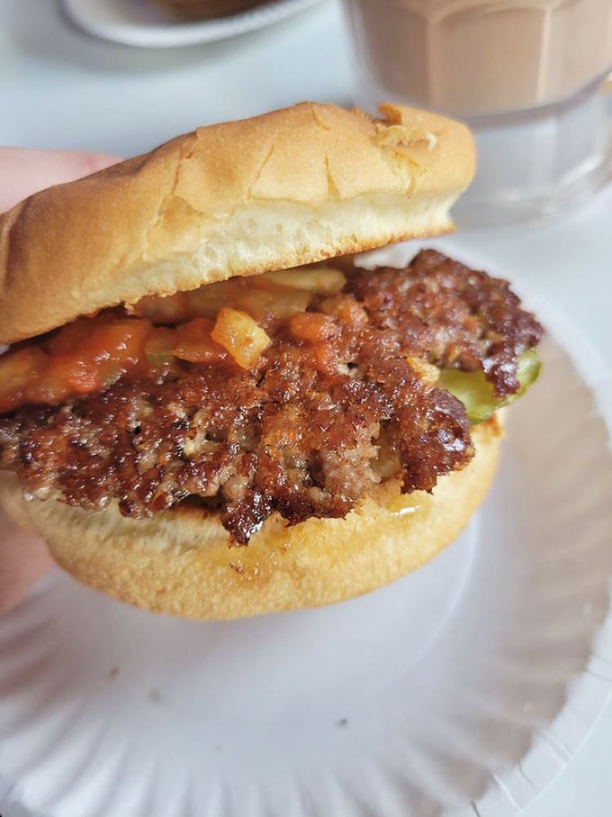 A burger that doesn't need fifteen toppings to impress&mdash;just quality beef, proper seasoning, and the confidence to let simplicity shine.
