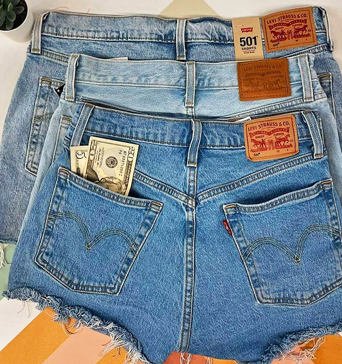 Money in your pocket and denim on your legs. These Levi's prove the best things in life sometimes come pre-loved. 