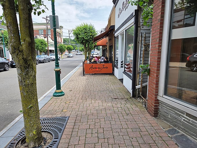 Main Street's brick sidewalks invite leisurely strolls past local shops&mdash;window shopping counts as entertainment when you're budgeting wisely.