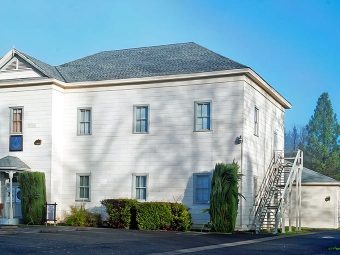 The Masonic Temple's understated elegance reminds us that architectural showboating wasn't always the California way.