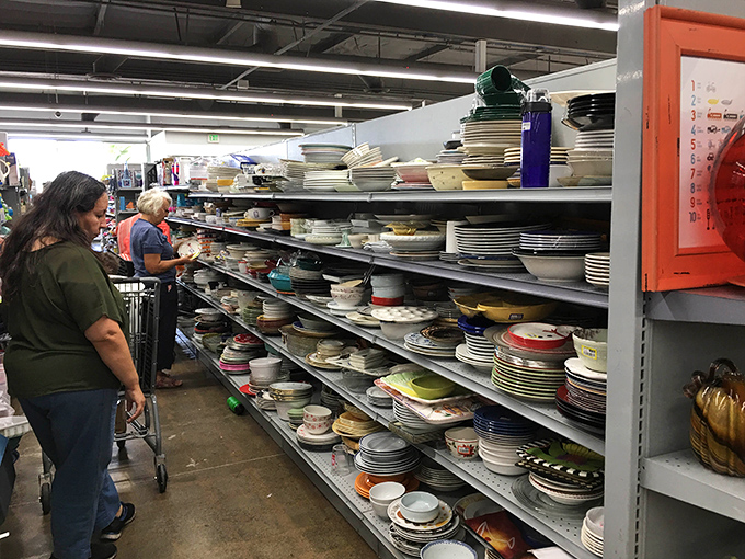 Dish paradise for the eclectic entertainer. Mix-and-match place settings that would make your grandmother proud and your dinner guests intrigued.