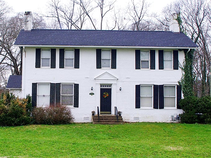 The Owen-Boyd House's pristine white exterior and symmetrical windows offer a glimpse into Sweetwater's more genteel historical chapter.