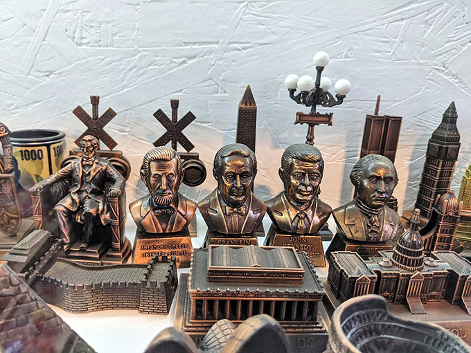 Presidential pencil power! Lincoln, Washington, and Kennedy stand ready to help with your homework or office memos.